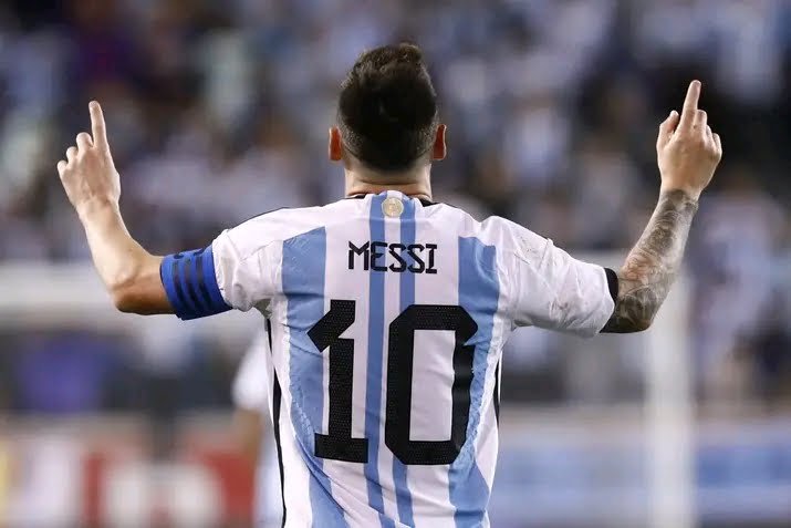 How The Height Of Lionel Messi Contributes To His Greatness! | AtlanticRide